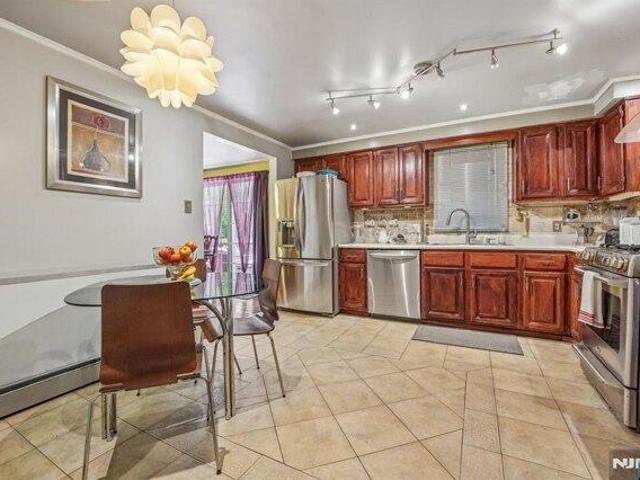 house with 4 bedroom, Englewood NJ ES104442800