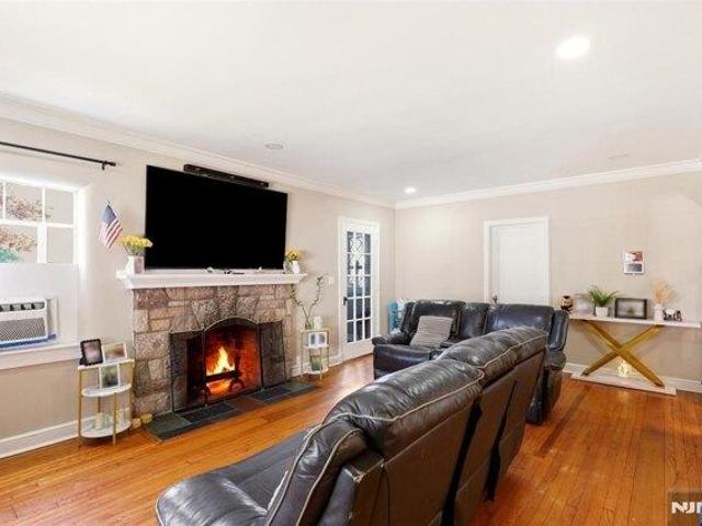 house with 4 bedroom, Englewood NJ ES104568238