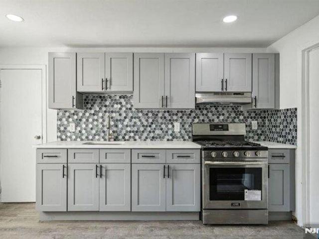 house with 4 bedroom, Englewood NJ ES105172575