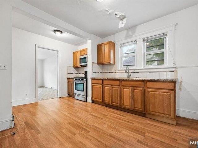 house with 4 bedroom, Englewood NJ ES105174492