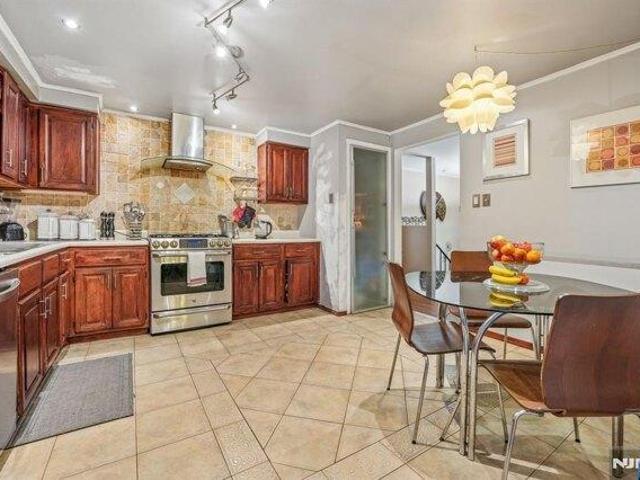 house with 4 bedroom, Englewood NJ ES105207468