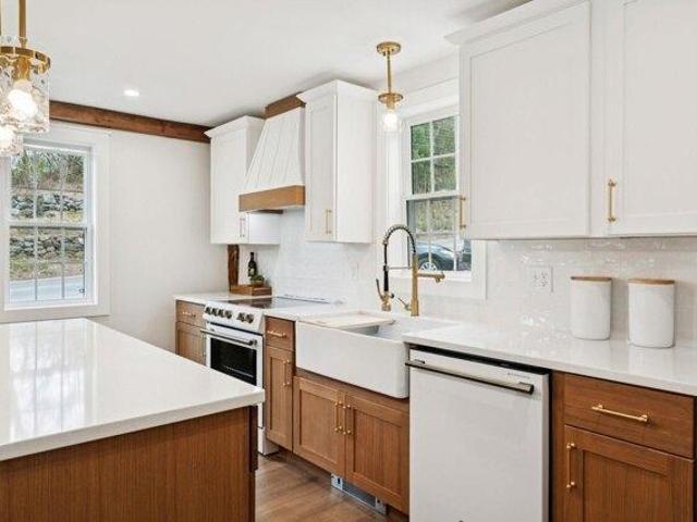 house with 4 bedroom, Epsom NH ES104850350