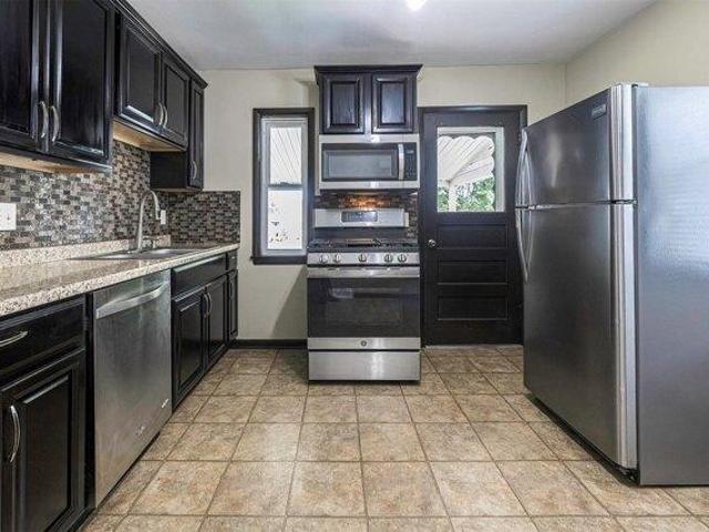 house with 4 bedroom, Erie PA ES103602188