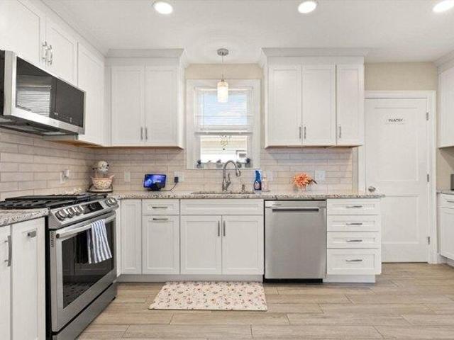 house with 4 bedroom, Everett MA ES105173754