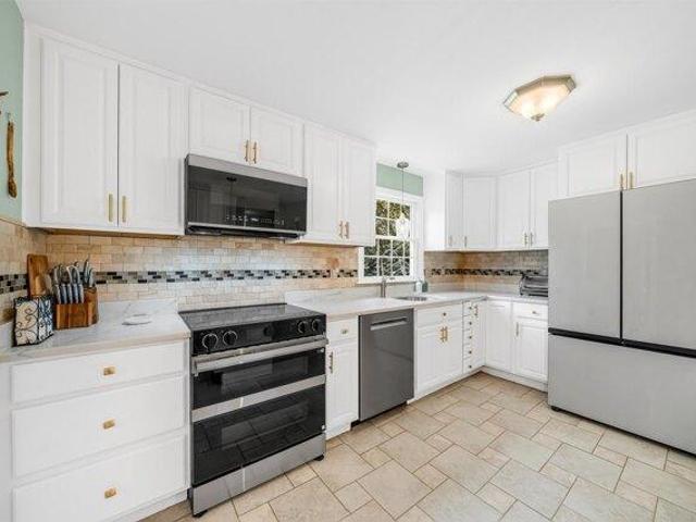 house with 4 bedroom, Exeter NH ES105107863