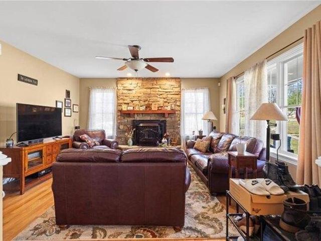 house with 4 bedroom, Exeter RI ES105127739