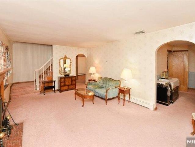 house with 4 bedroom, Fair Lawn NJ DS104190194