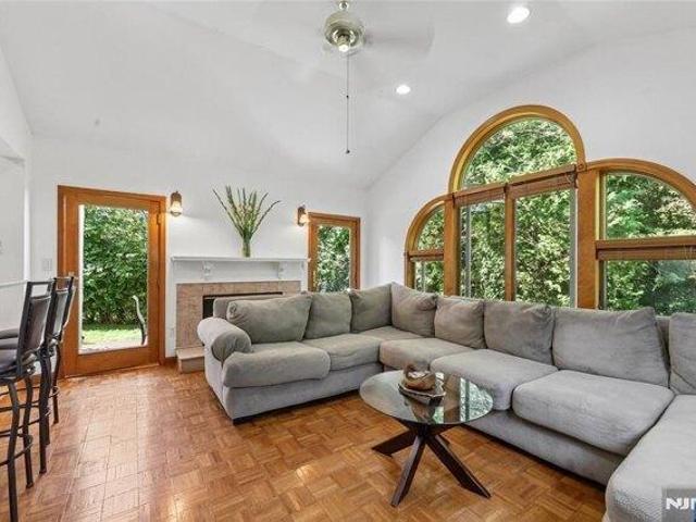 house with 4 bedroom, Fair Lawn NJ ES105173542