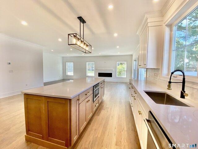 house with 4 bedroom, Fairfield CT DLS102777243
