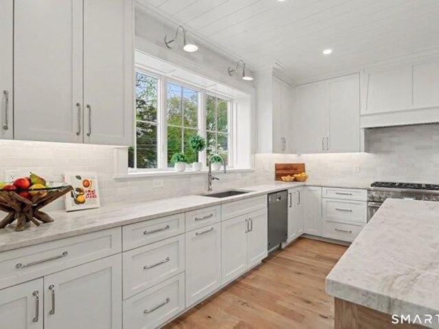 house with 4 bedroom, Fairfield CT ES104444497