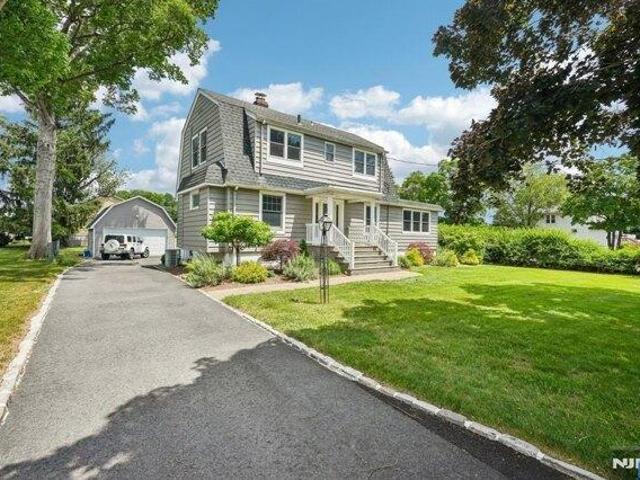 house with 4 bedroom, Fairfield NJ ES104791675