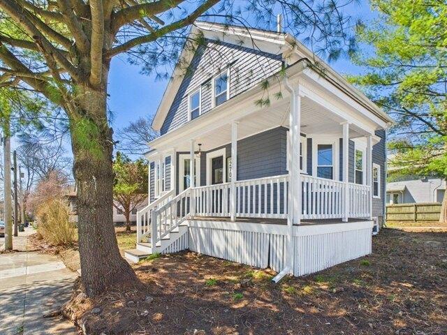 house with 4 bedroom, Fall River MA DLS101657770