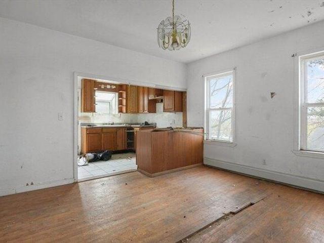 house with 4 bedroom, Fall River MA DLS101859305