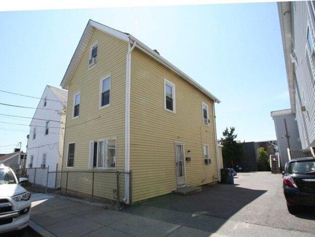 house with 4 bedroom, Fall River MA DLS101801842