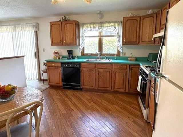 house with 4 bedroom, Fall River MA DS102778140