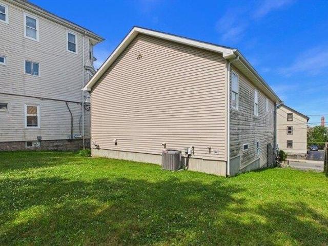 house with 4 bedroom, Fall River MA ES104010149