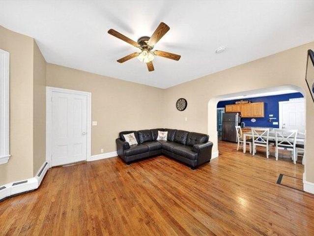 house with 4 bedroom, Fall River MA ES104010978