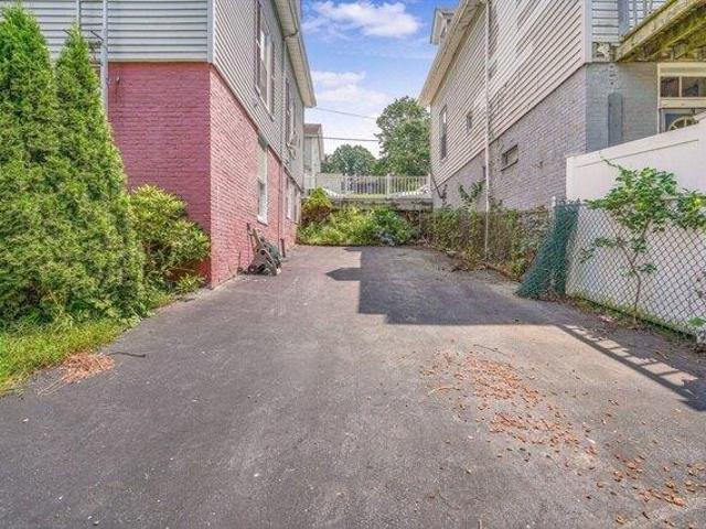 house with 4 bedroom, Fall River MA ES104543277