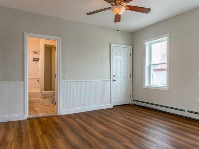 house with 4 bedroom, Fall River MA ES104608913