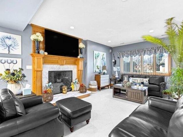 house with 4 bedroom, Fall River MA ES105080877