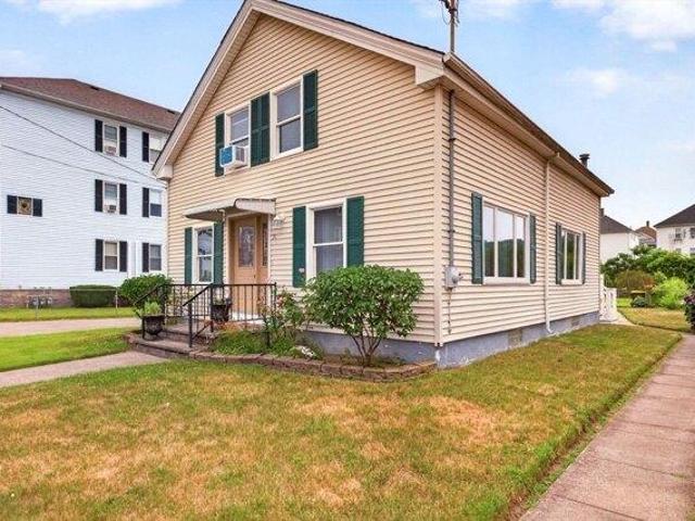 house with 4 bedroom, Fall River MA ES105082415