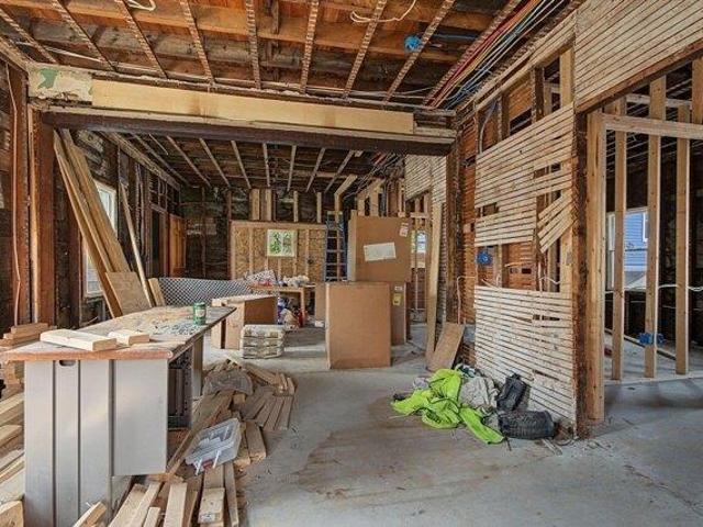 house with 4 bedroom, Fall River MA ES105112805