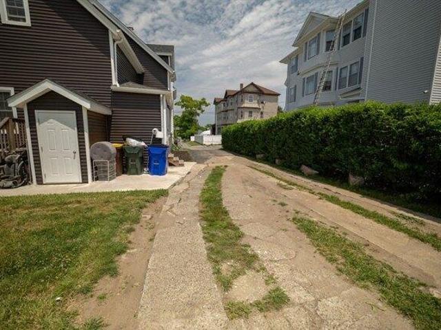 house with 4 bedroom, Fall River MA ES105158514