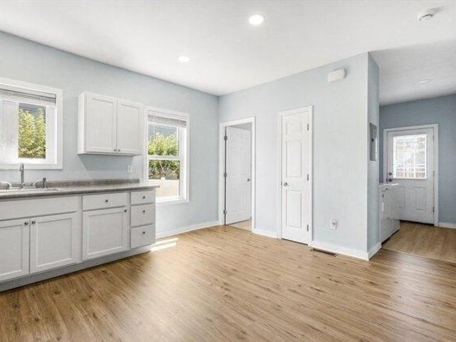 house with 4 bedroom, Fall River MA ES105190626
