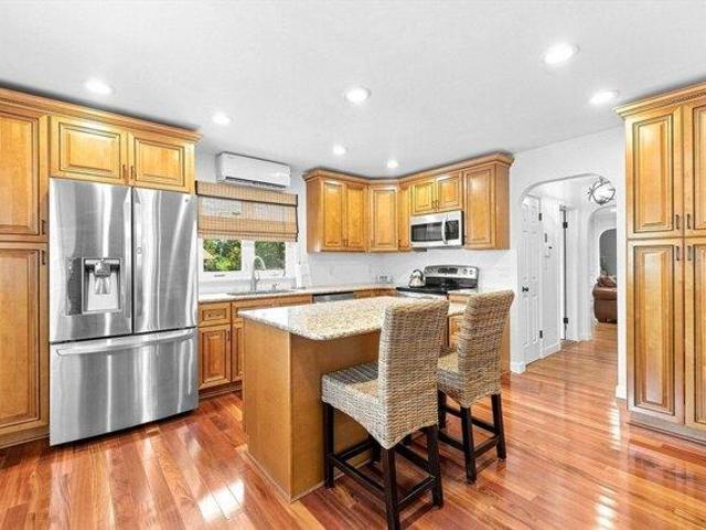 house with 4 bedroom, Fall River MA ES105229943
