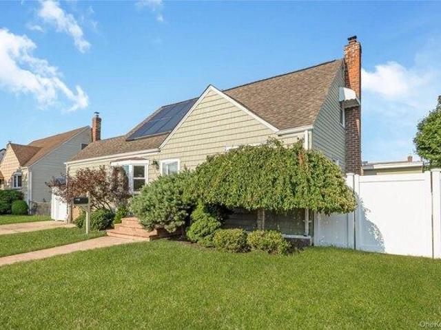 house with 4 bedroom, Farmingdale NY ES103623634