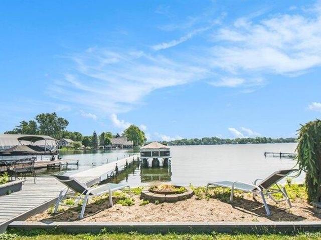 house with 4 bedroom, Fenton MI DLS92960879