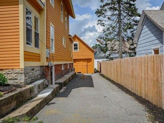 house with 4 bedroom, Fitchburg MA DS102089843