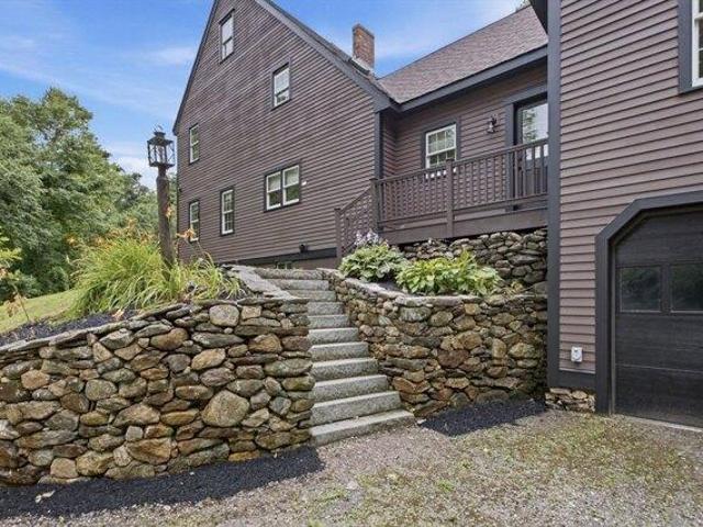 house with 4 bedroom, Fitchburg MA ES105060874