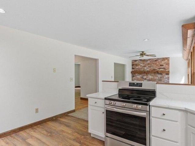 house with 4 bedroom, Fitchburg MA ES105083005