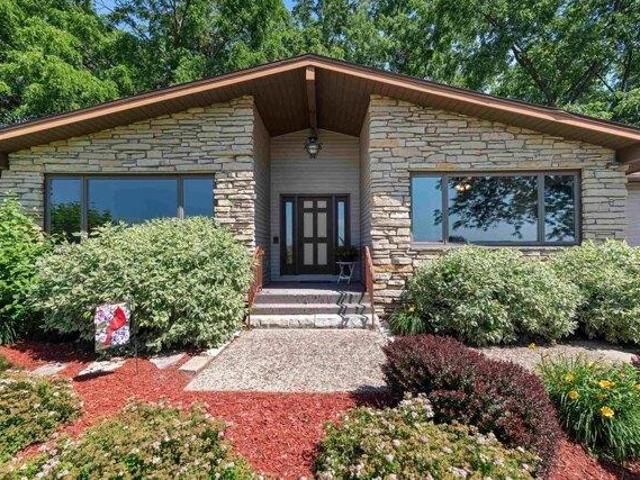 house with 4 bedroom, Fitchburg WI DLS93526361