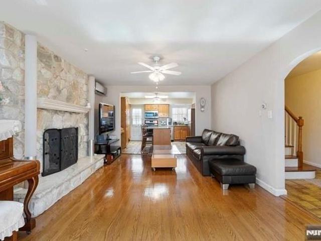 house with 4 bedroom, Fort Lee NJ ES104849394