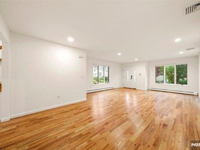 house with 4 bedroom, Fort Lee NJ ES105172571