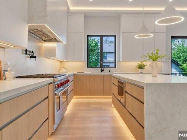 house with 4 bedroom, Fort Lee NJ ES105174339