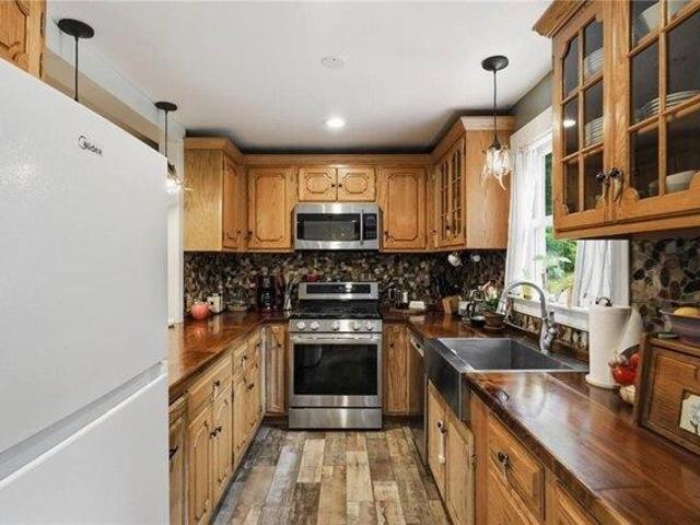 house with 4 bedroom, Foster RI ES105093279