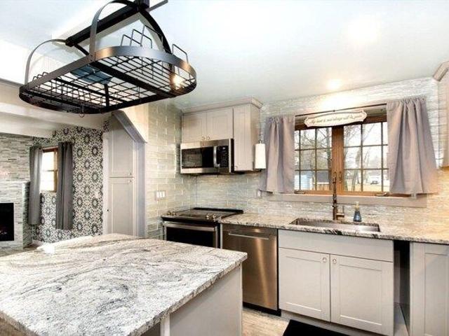 house with 4 bedroom, Foxboro MA DLS102670550