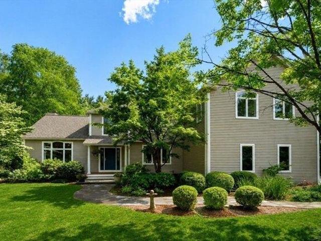 house with 4 bedroom, Foxboro MA DS104076624