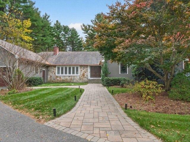 house with 4 bedroom, Foxboro MA DS104114794