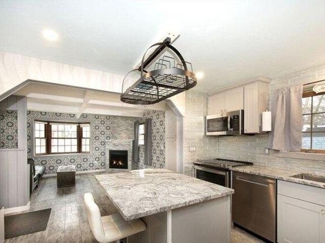 house with 4 bedroom, Foxboro MA ES104044161