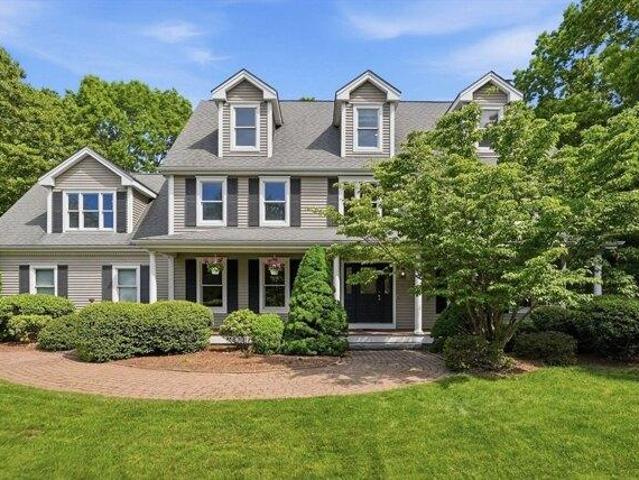 house with 4 bedroom, Foxboro MA ES104077288