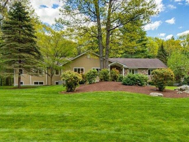 house with 4 bedroom, Foxboro MA ES104153368