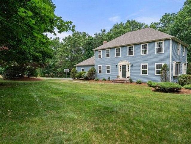 house with 4 bedroom, Foxboro MA ES104262371