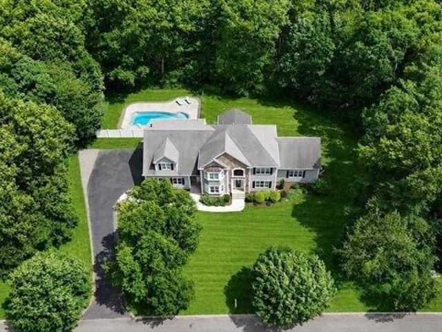 house with 4 bedroom, Foxboro MA ES104607081