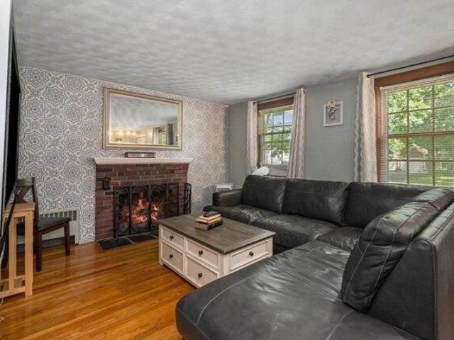 house with 4 bedroom, Foxboro MA ES105093754