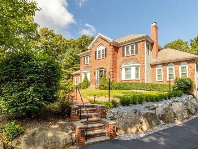 house with 4 bedroom, Foxboro MA ES105141967