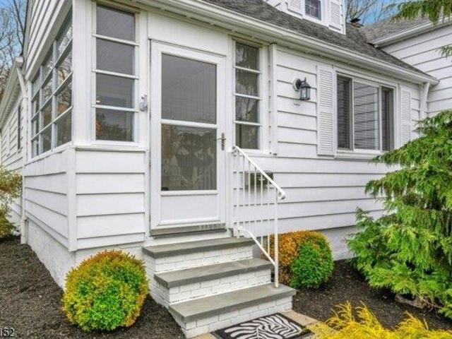house with 4 bedroom, Florham Park NJ DLS102584815